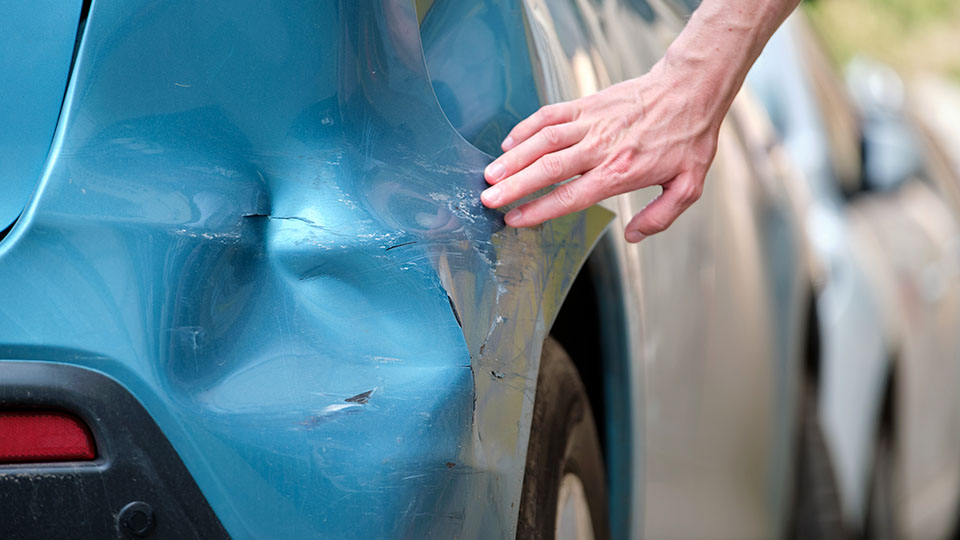 Bodywork damage with rental cars: info and FAQ | Locauto