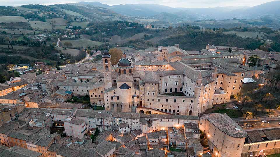 Marche on-the-road: unmissable places to see | Locauto
